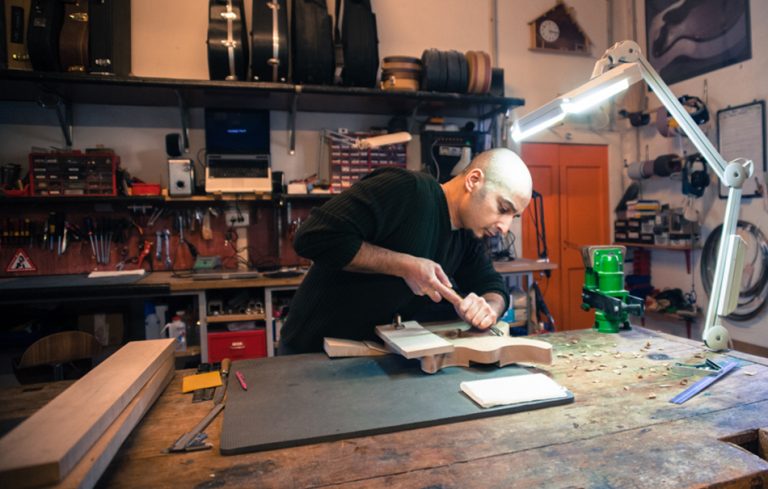 Tutto quello che vorreste chiedere a un liutaio | Rolling Stone Italia