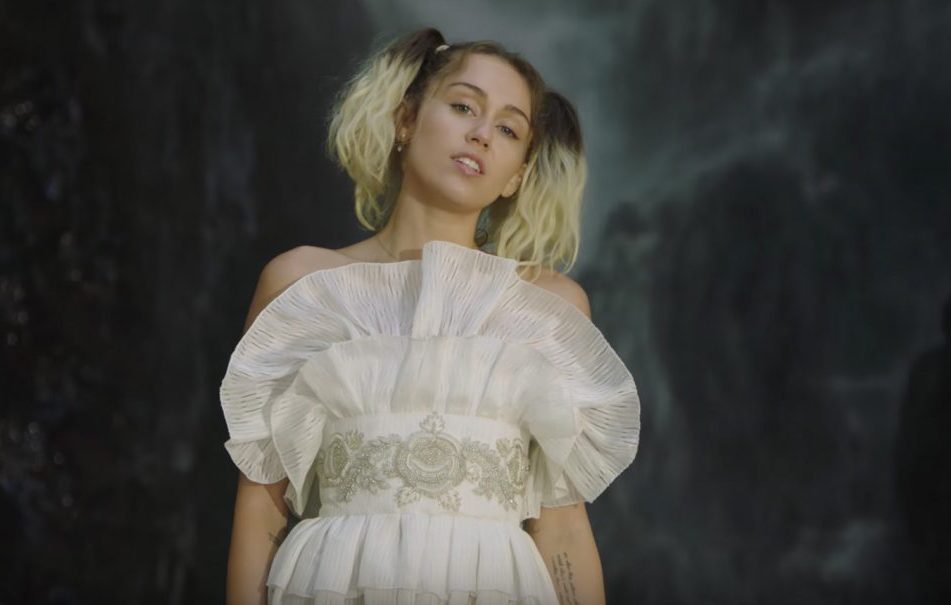Miley Cyrus è tornata con 'Malibu' | Rolling Stone Italia
