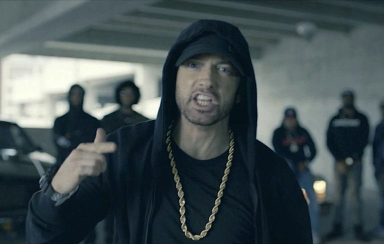 Eminem è tornato, ascolta il nuovo singolo 'Walk on Water' | Rolling ...