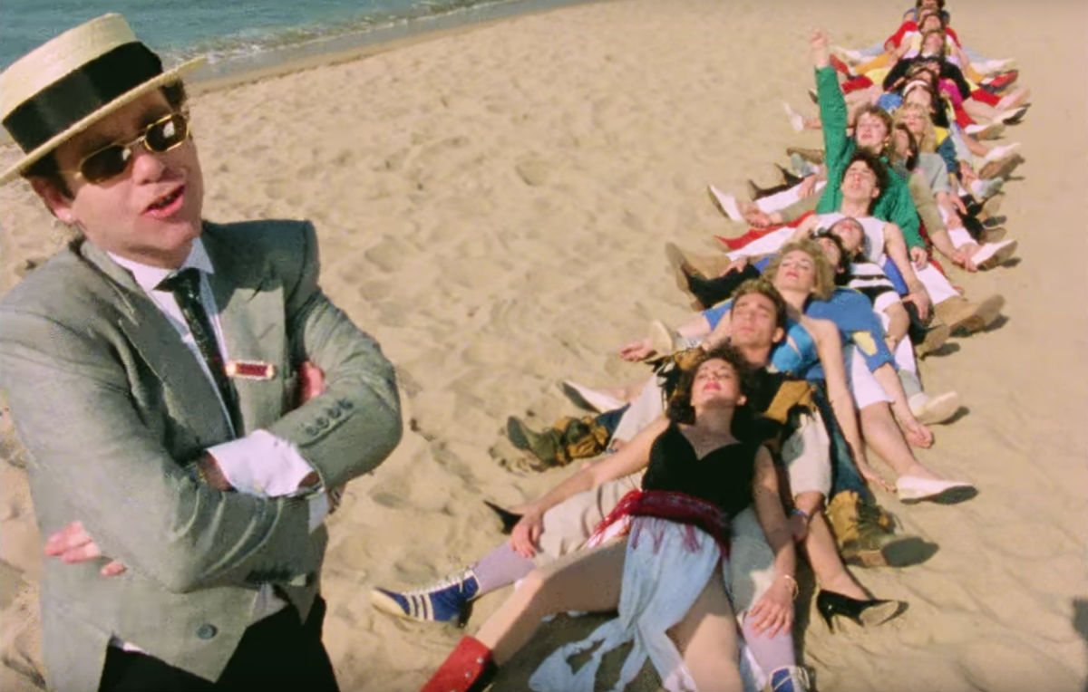 Elton John, il video di ‘I’m Still Standing’ è stato restaurato ...