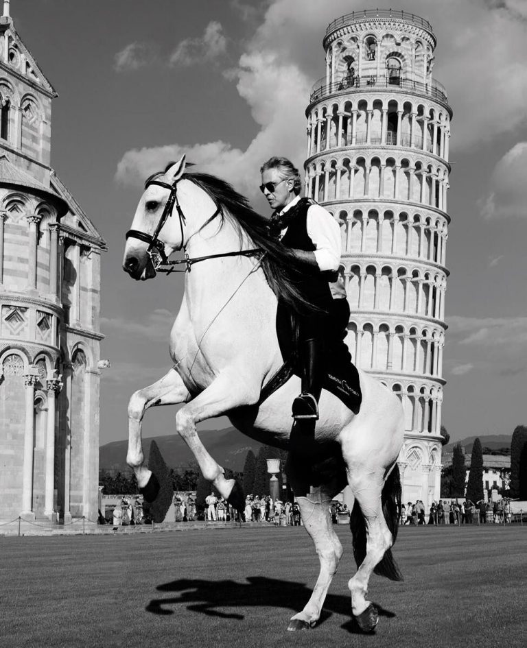 Andrea Bocelli, un sogno in 3D sotto la Torre di Pisa | Rolling Stone ...