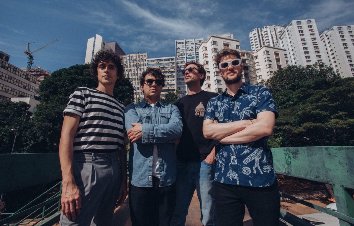 I Selton sono dipendenti dal cellulare in ‘Fammi scrollare’ | Rolling ...