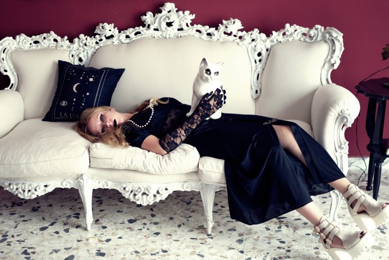 Viola Di Grado: «Vivo in terza persona, anche quando faccio sesso scrivo» | Rolling Stone Italia