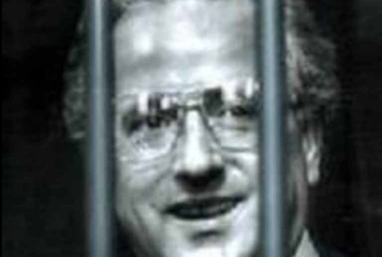 Chi era Raffaele Cutolo, il boss della camorra che ha ispirato "Don ...