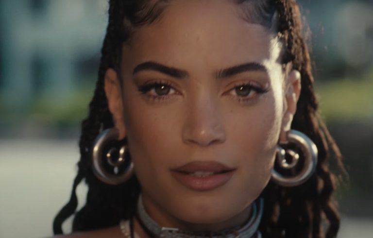 Elodie: guarda il video di ‘Tribale’, il nuovo singolo | Rolling Stone ...