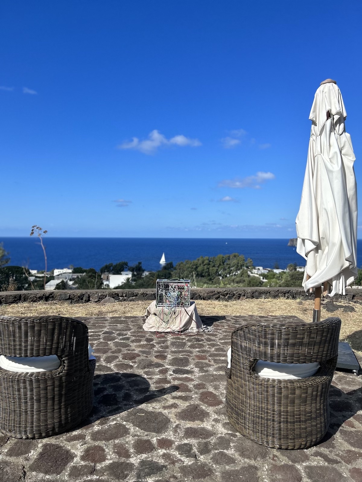 Cronaca di una residenza d’arte a Stromboli | Rolling Stone Italia