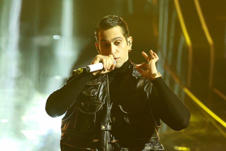 Sanremo 2024: è ‘Tuta gold’ il brano più ascoltato su Spotify | Rolling ...