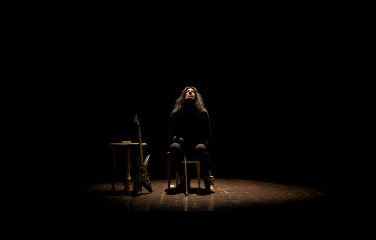 ‘Benson – La vita è il nemico’: tutto esagerato, tutto grottesco, tutto ...