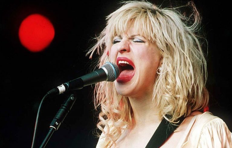 Courtney Love è viva e racconta la sua verità | Rolling Stone Italia