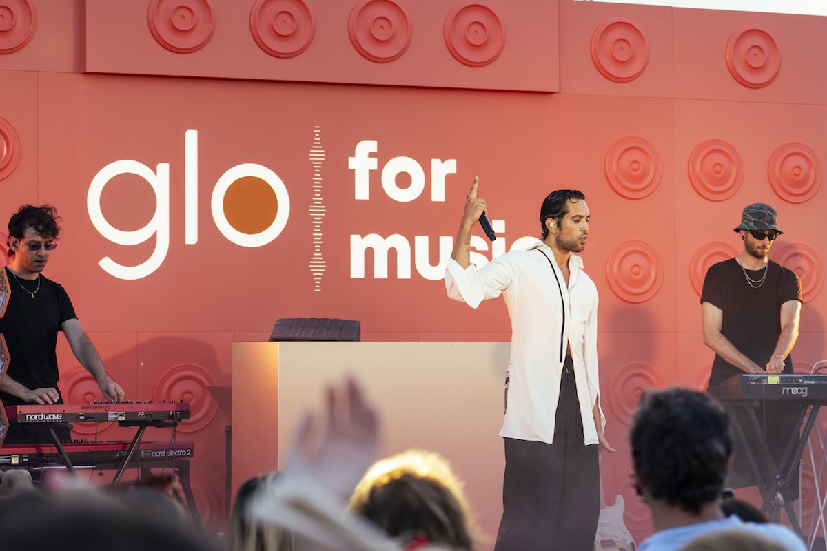 Mahmood live a Fregene per glo for music. Le foto: | Rolling Stone Italia
