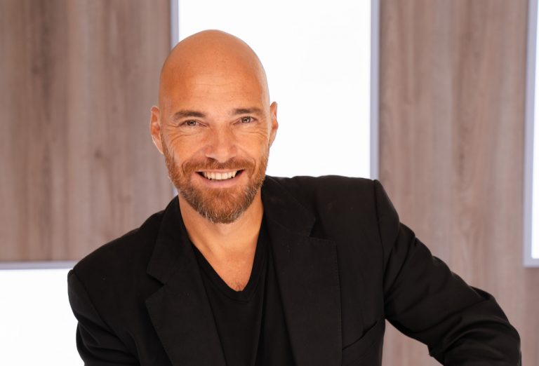 Massimo Coppola prova a sbloccare il presente: torna ‘brand:new’ | Rolling Stone Italia