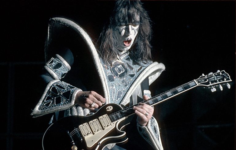 C’è una petizione per far diventare Ace Frehley un «astronauta onorario ...
