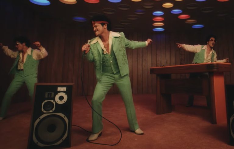 Bruno Mars, guarda il video del nuovo singolo ‘I Just Might’ | Rolling ...