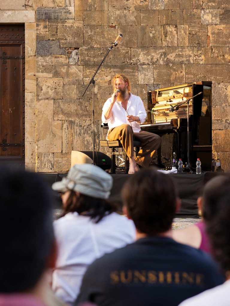Rick Rubin ha riportato il suo Festival of the Sun in Val d’Elsa, tra ...